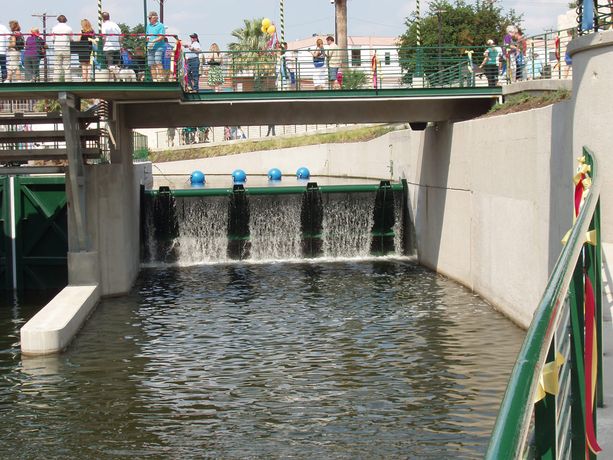 Water Control Gates - Crest Gates For Water Level Control