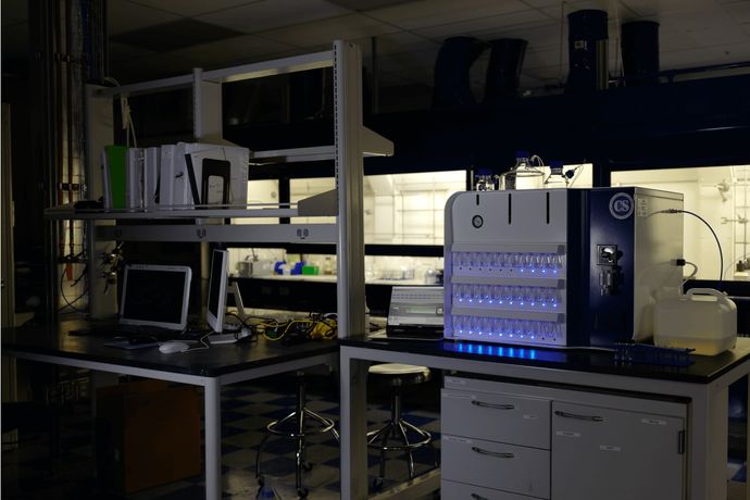 Csbio II - Peptide Synthesizers - Research Scale - Fully Automated ...